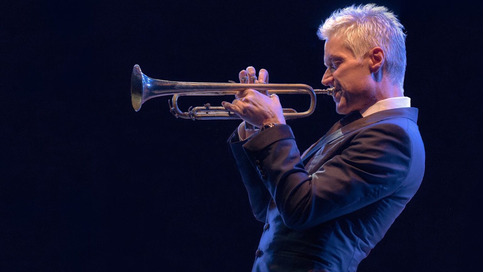 Chris Botti at The Bastille in Hanford - JazzConcerts.com